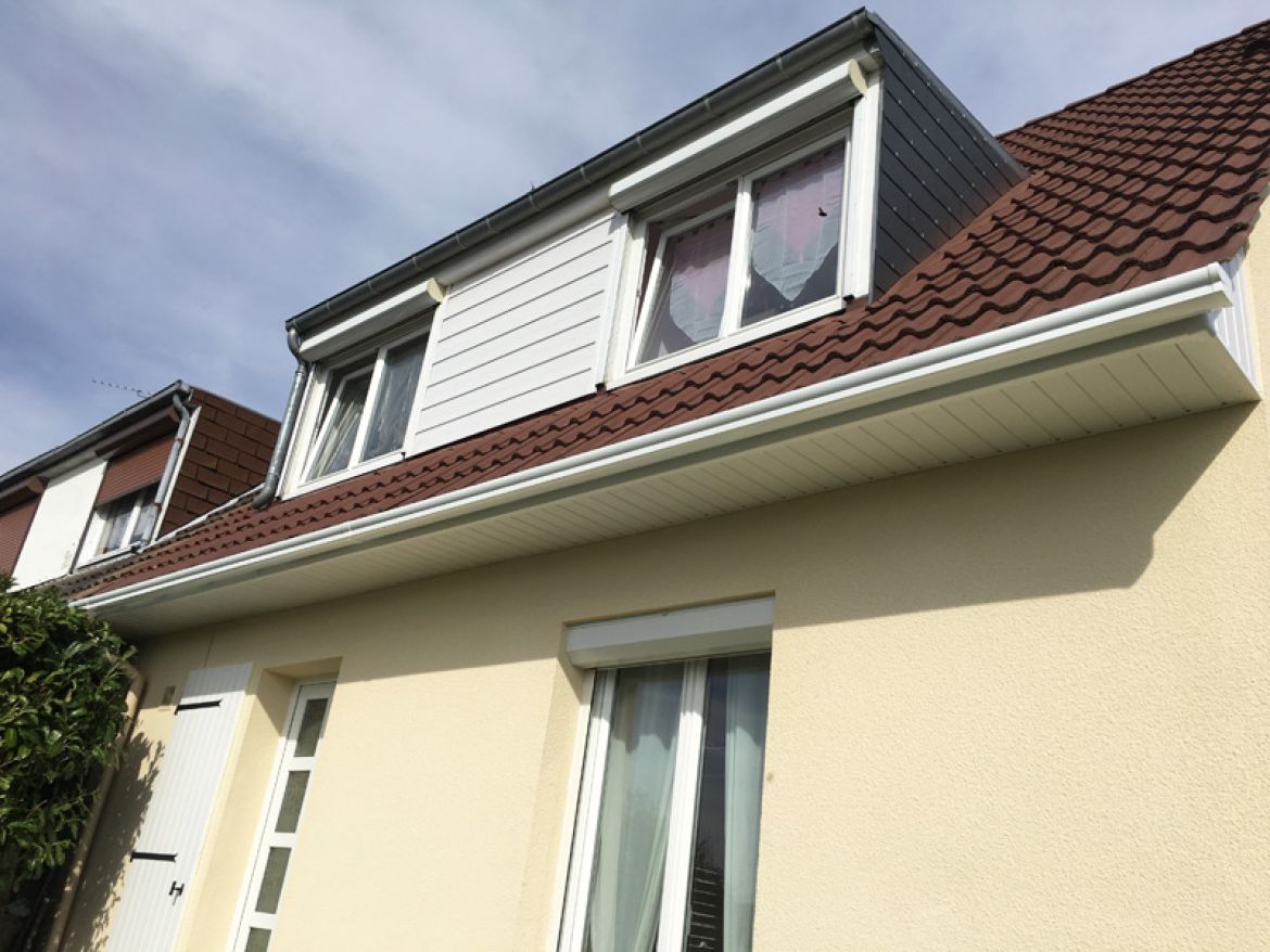 Pose de sous-toits et gouttières en PVC à Evreux - Loic TURPIN